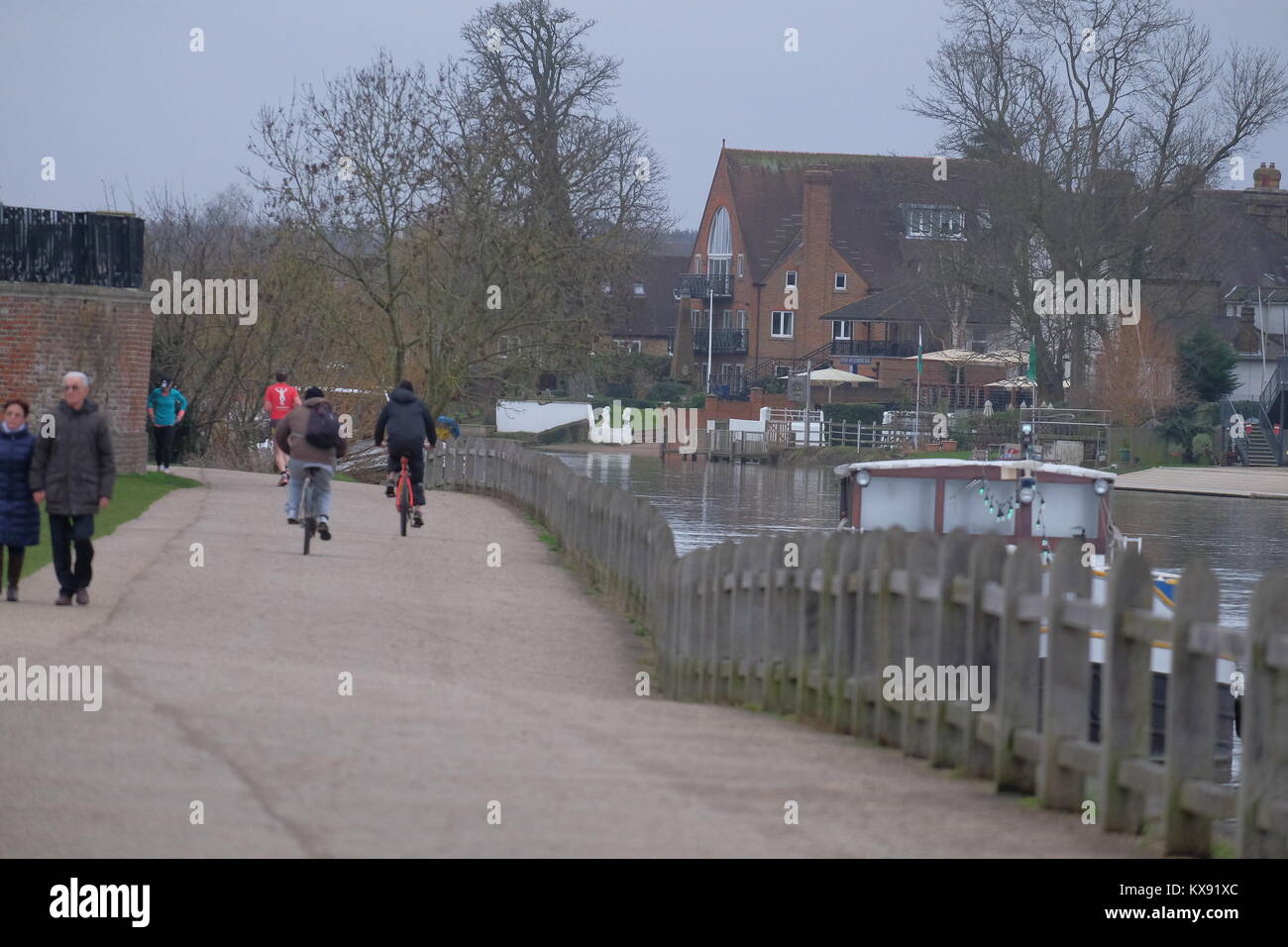 Walk on tow path hi-res stock photography and images - Alamy