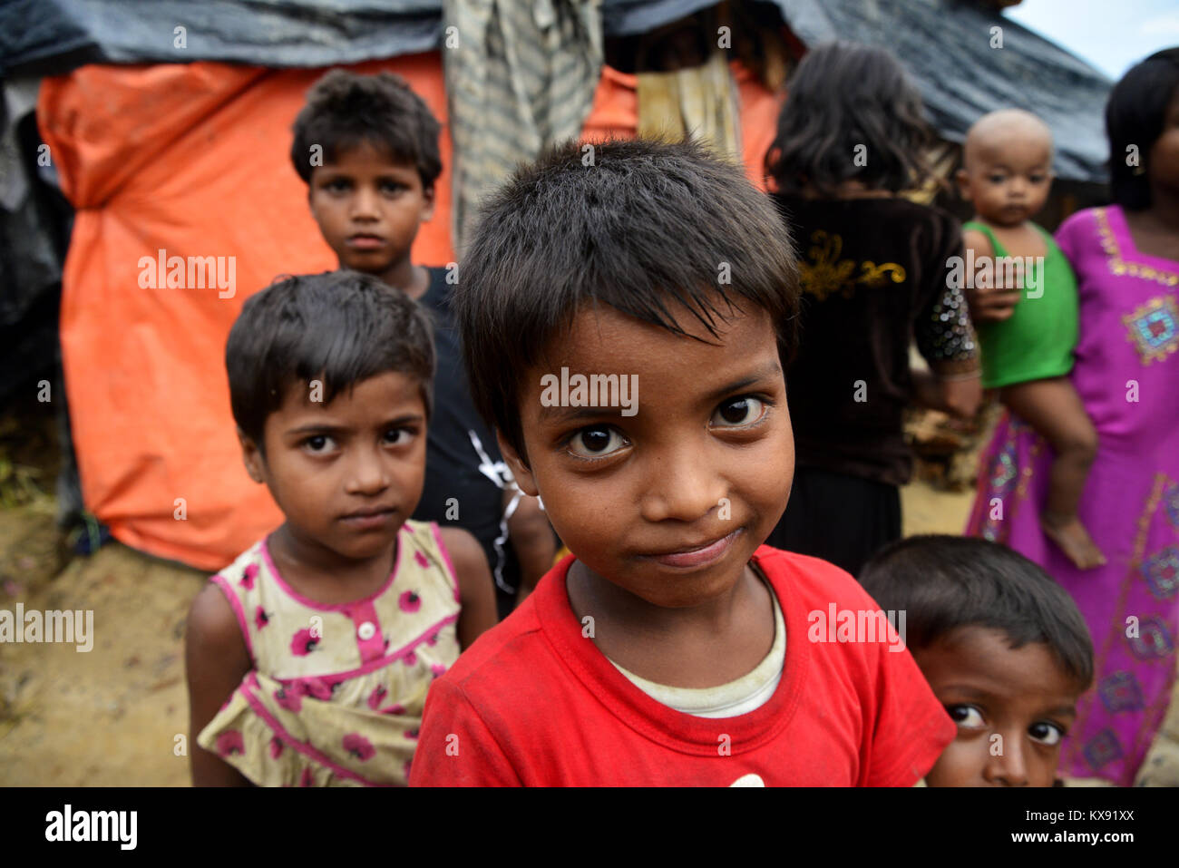 Rohingya children pose at the Thangkhali makeshift Camp in Cox's Bazar ...
