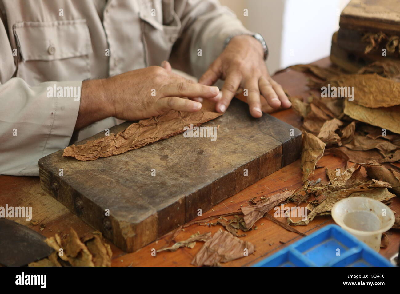 Zigarrenmacher hi-res stock photography and images - Alamy