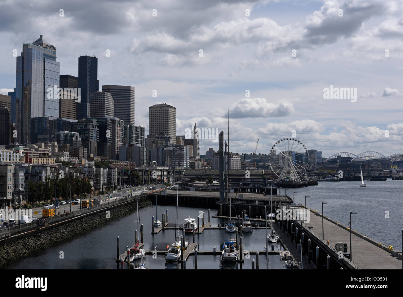The harbor and Marina waterfront near Pike Place Market, Seattle ...