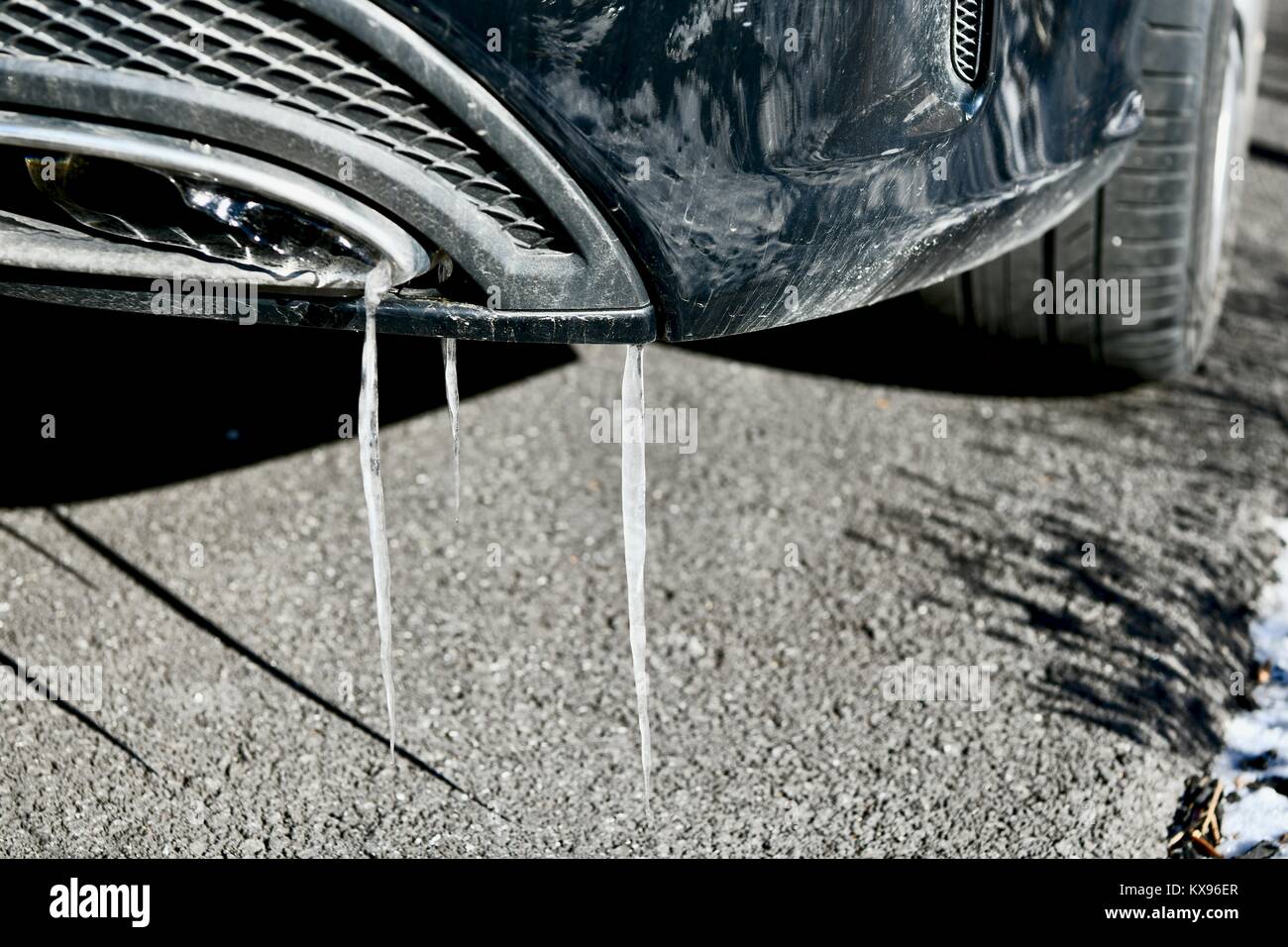 Ice cycles hanging hi-res stock photography and images - Alamy