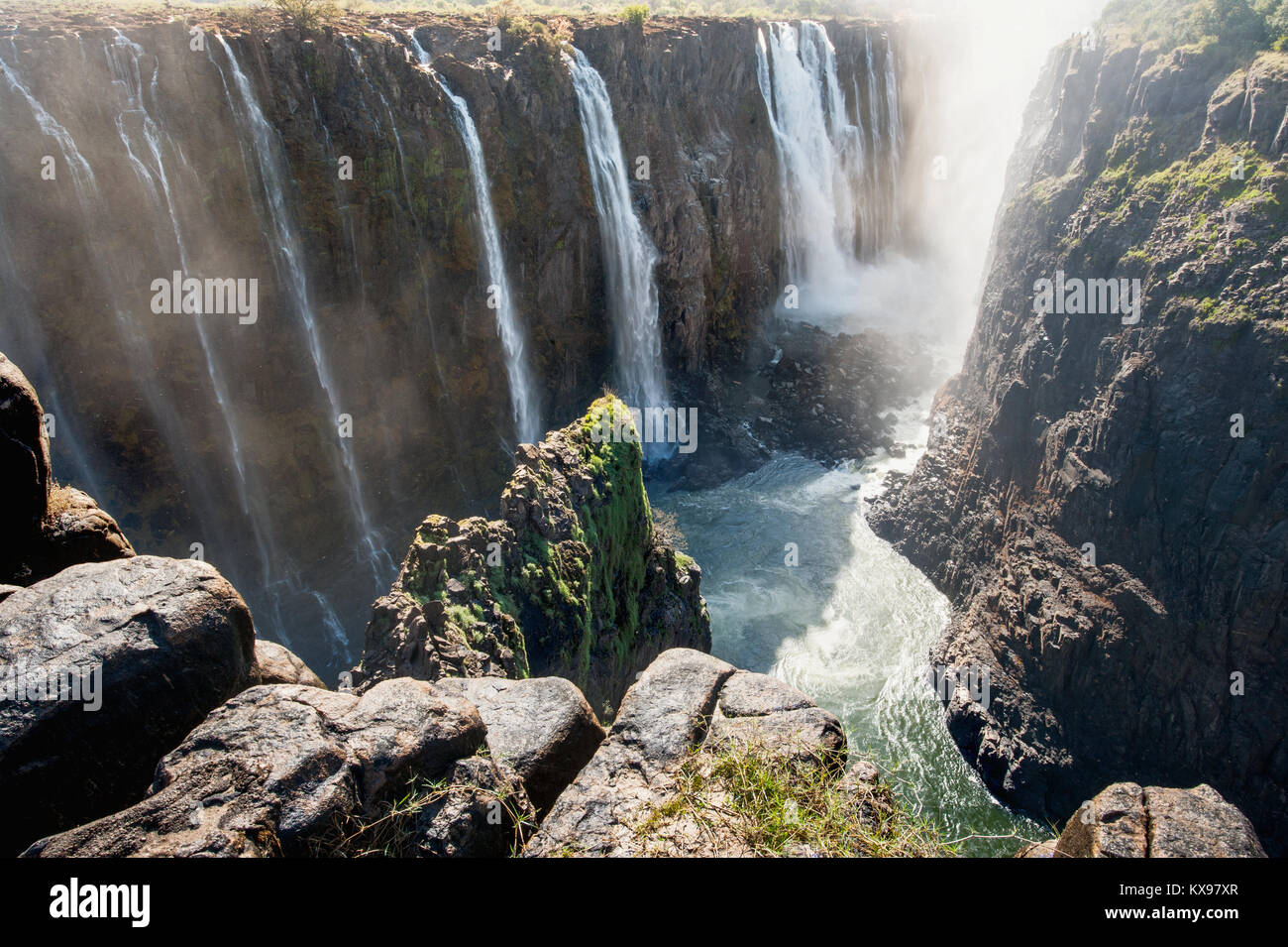 Victoria falls zimbabwe rainforest hi-res stock photography and images ...