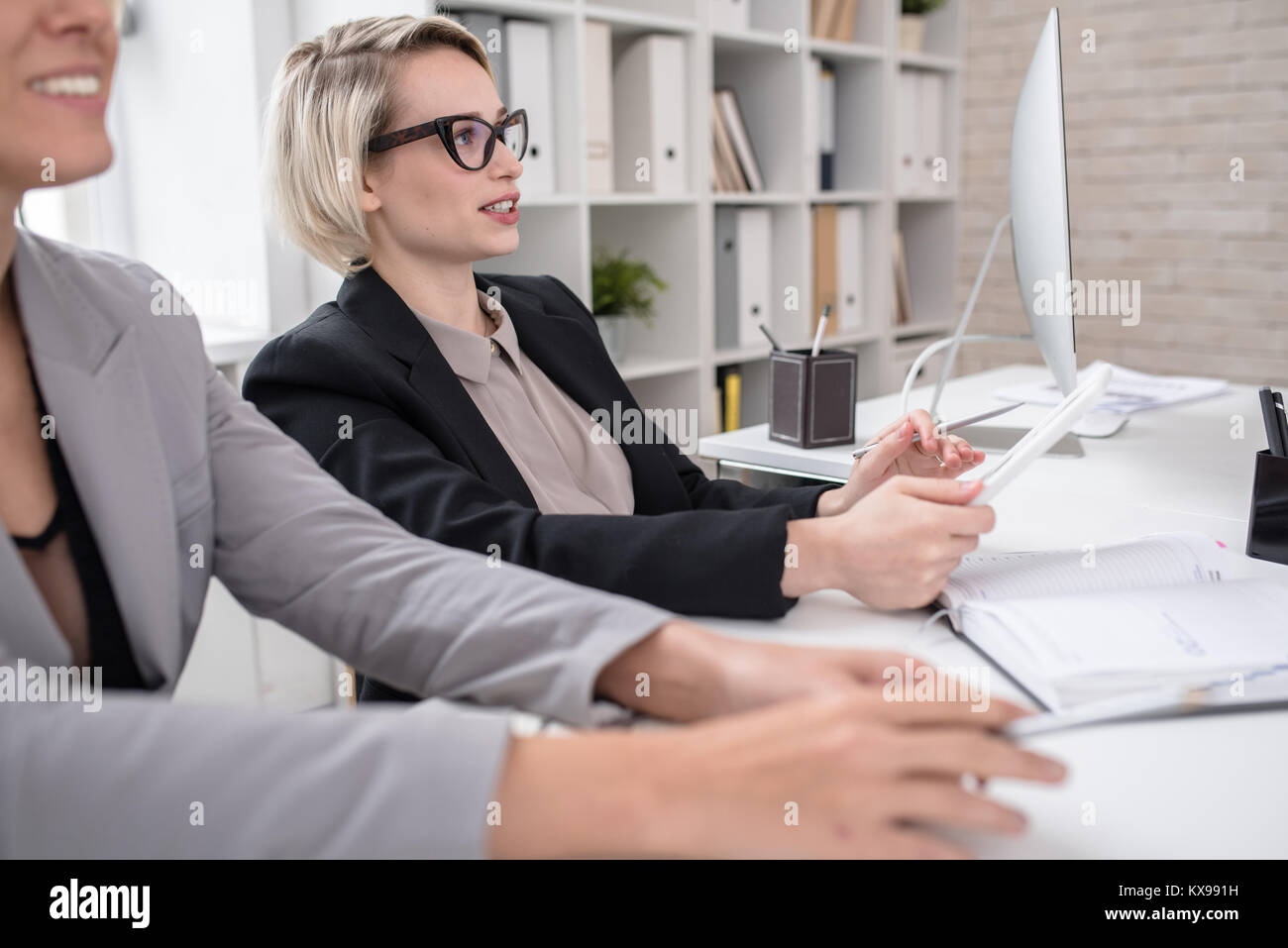 Office boss speaking hi-res stock photography and images - Alamy