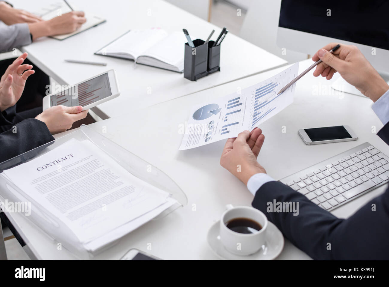 Business analysts hi-res stock photography and images - Alamy
