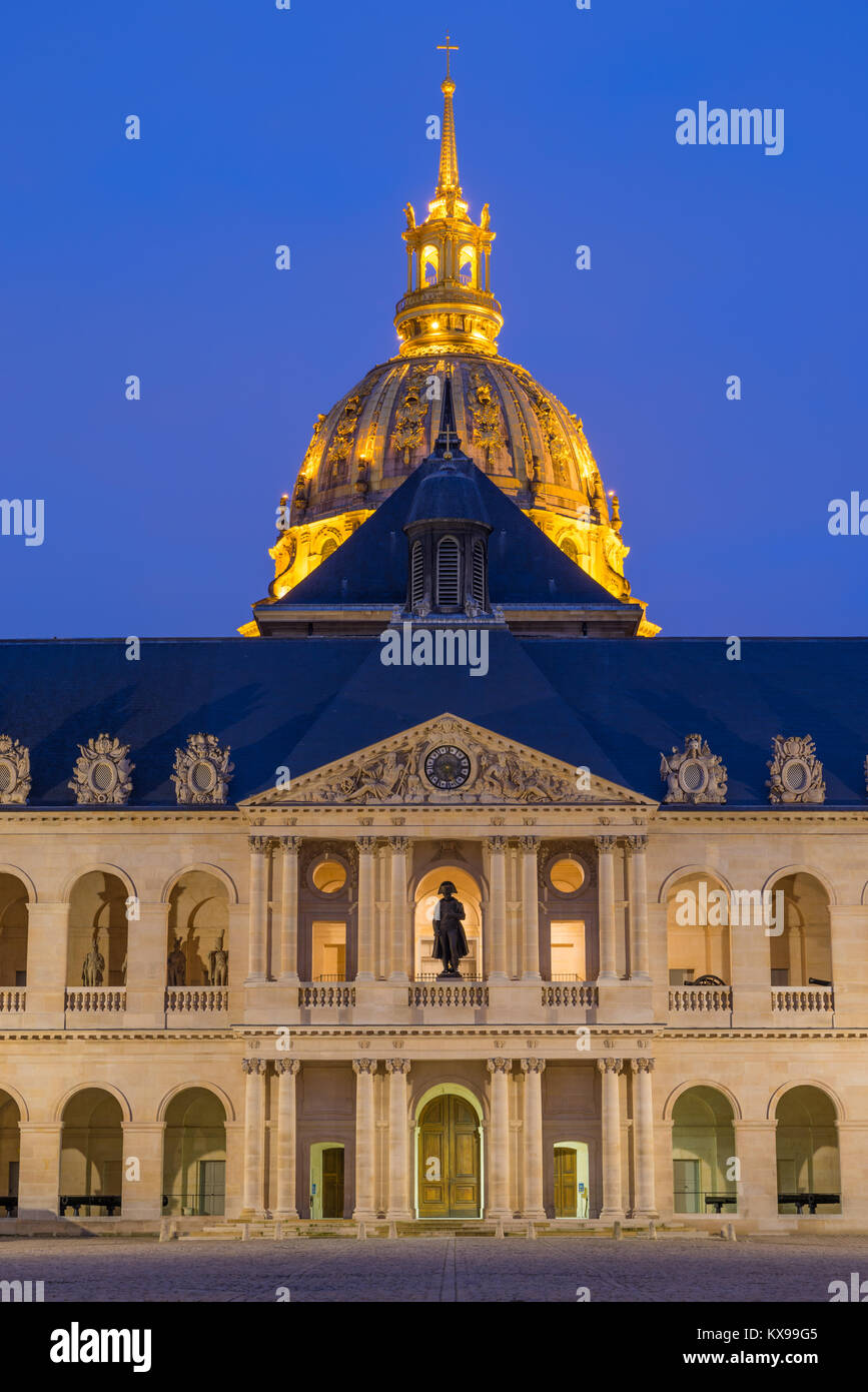 Evening view of Les Invalides in Paris France Stock Photo - Alamy