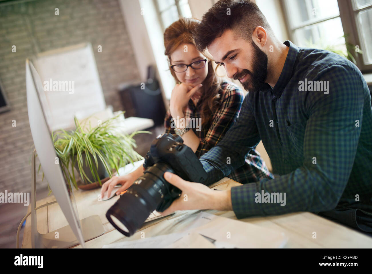 Casual designers smiling camera hi-res stock photography and images - Alamy Casual designers smiling camera hi-res stock photography and images - Alamy