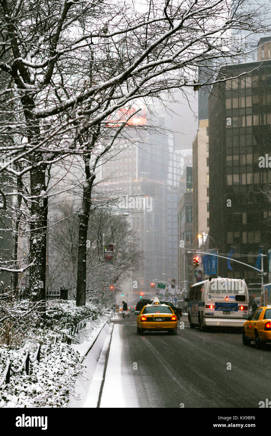 Buildings snow storm hi-res stock photography and images - Alamy