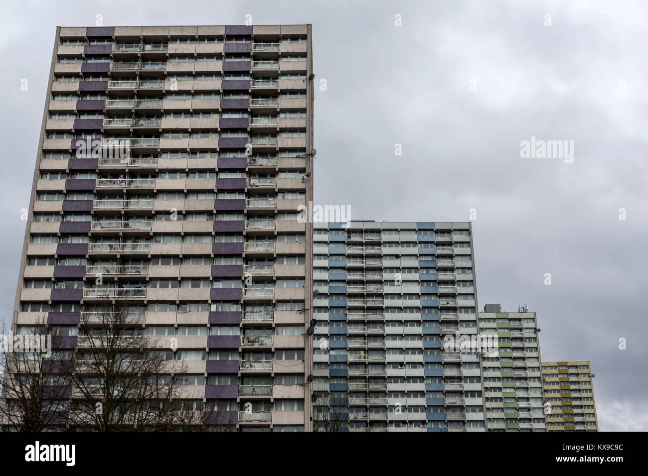 Grey tower block of flats hi-res stock photography and images - Alamy