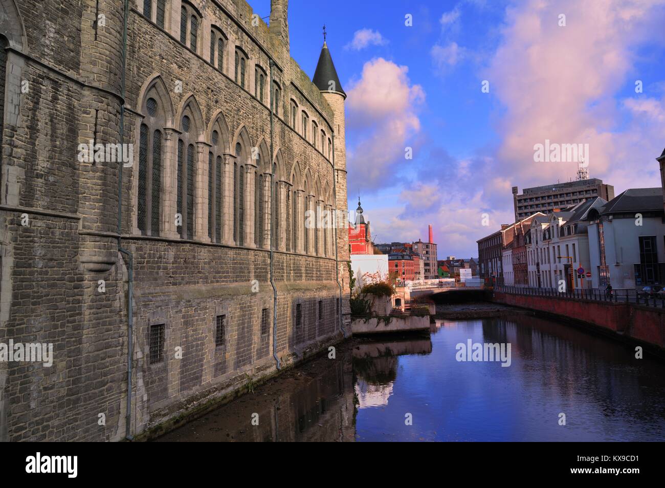 Canal side view of Bruges Stock Photo - Alamy
