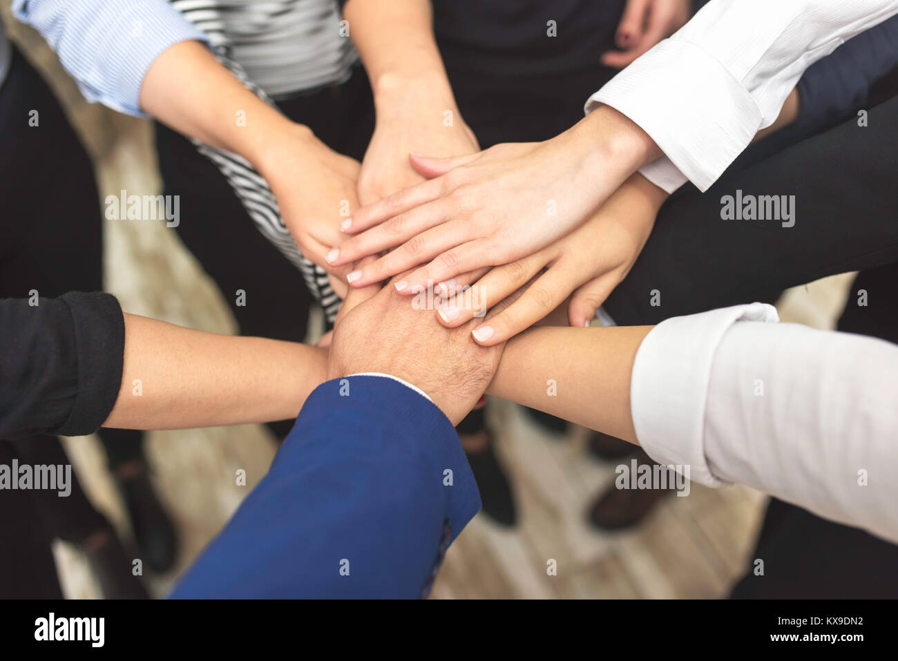 Teamwork hand hi-res stock photography and images - Alamy