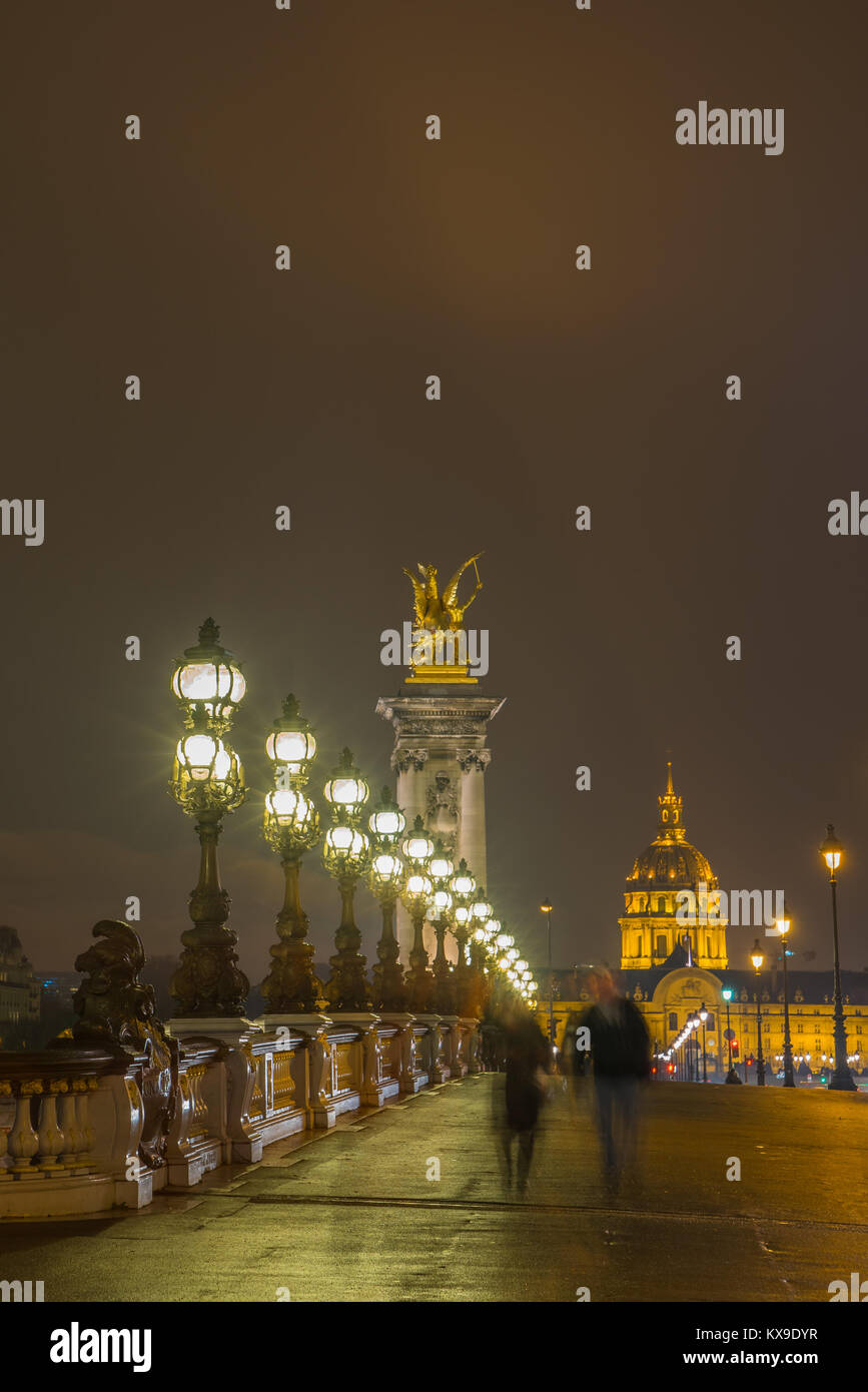 Walking tour in paris hi-res stock photography and images - Alamy