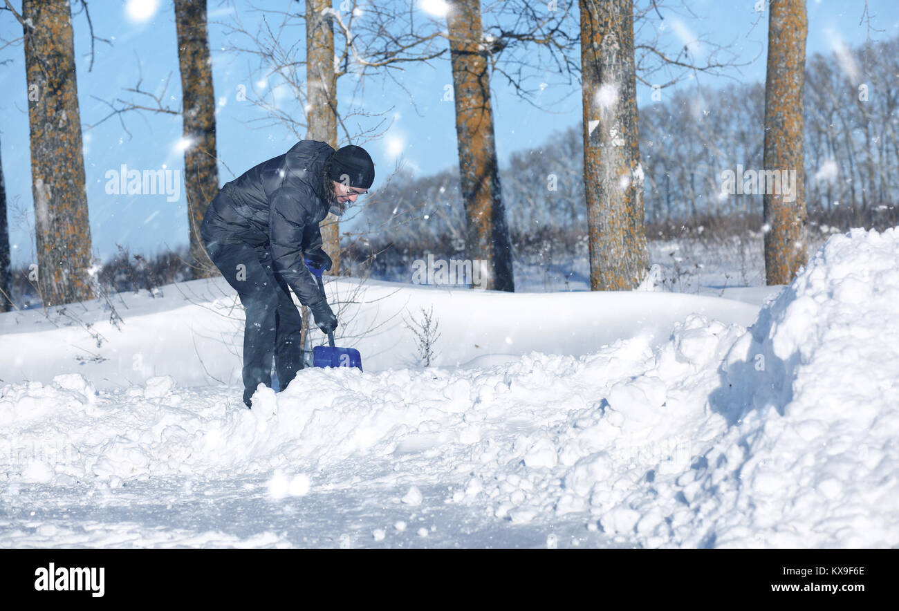 Man shoveling snow in backyard hi-res stock photography and images - Alamy