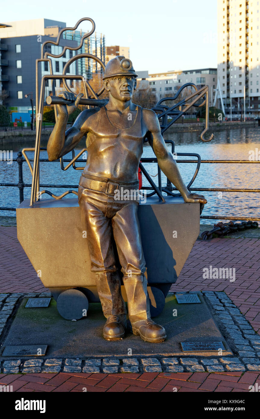 "from pit to port" by John Clinch and Jon Buck bronze statue of coal ...
