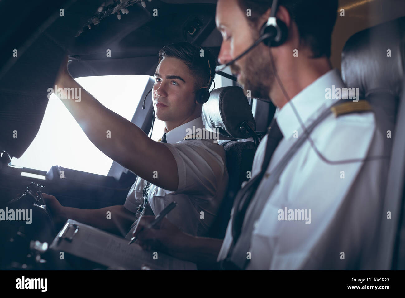Airplane writing hi-res stock photography and images - Alamy