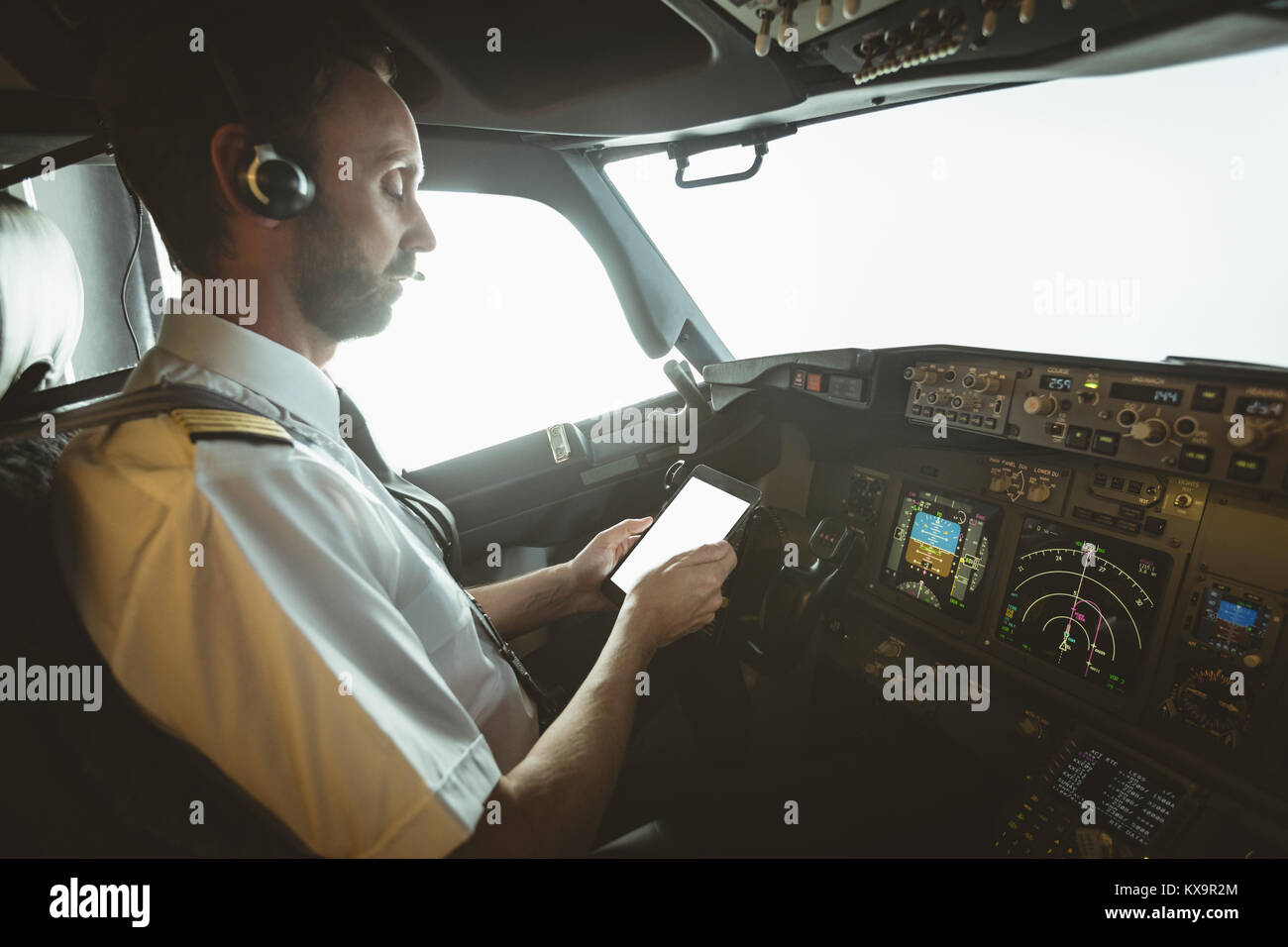 Airplane computer cockpit hi-res stock photography and images - Alamy