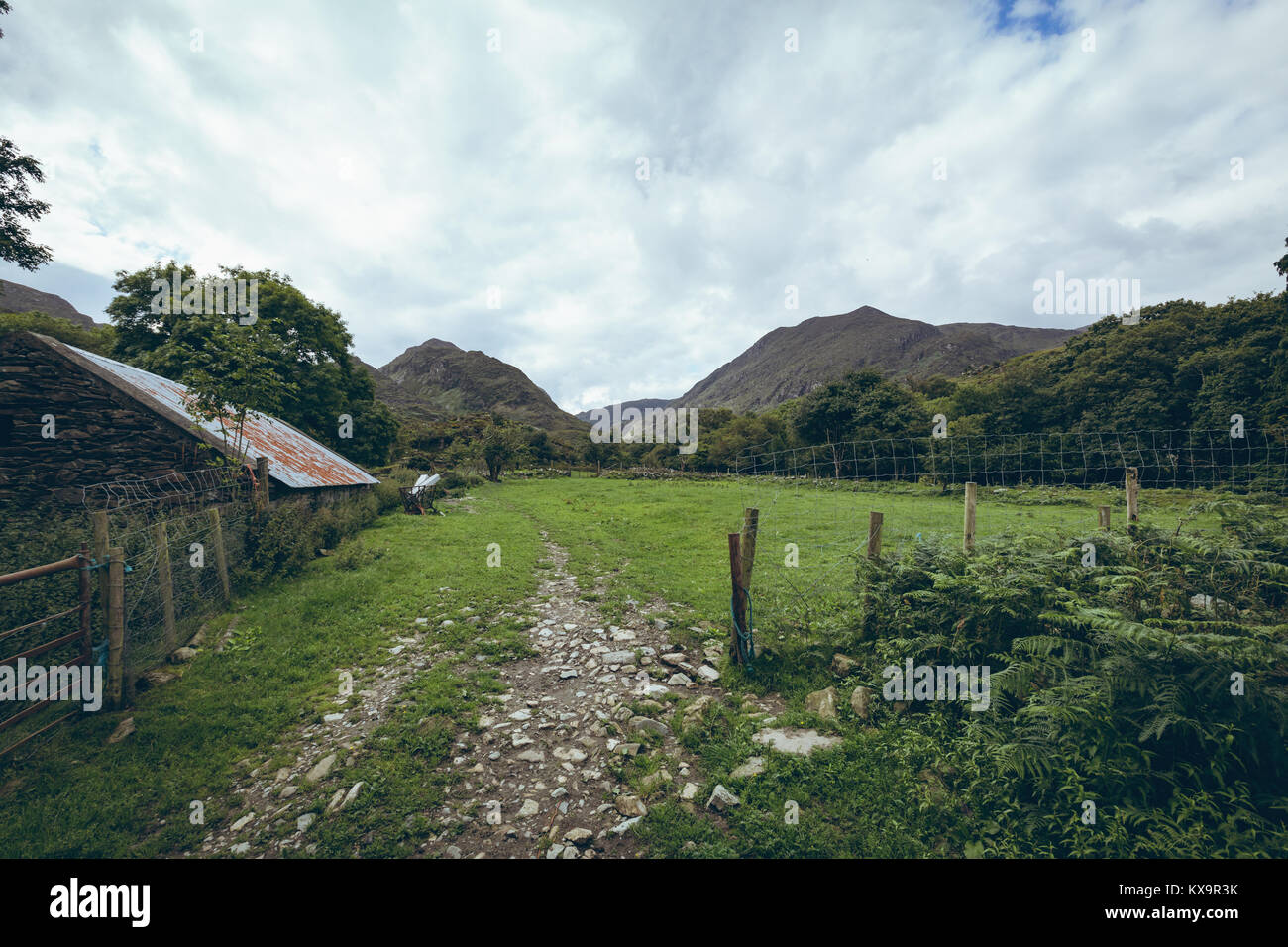Countryside farm hi-res stock photography and images - Alamy