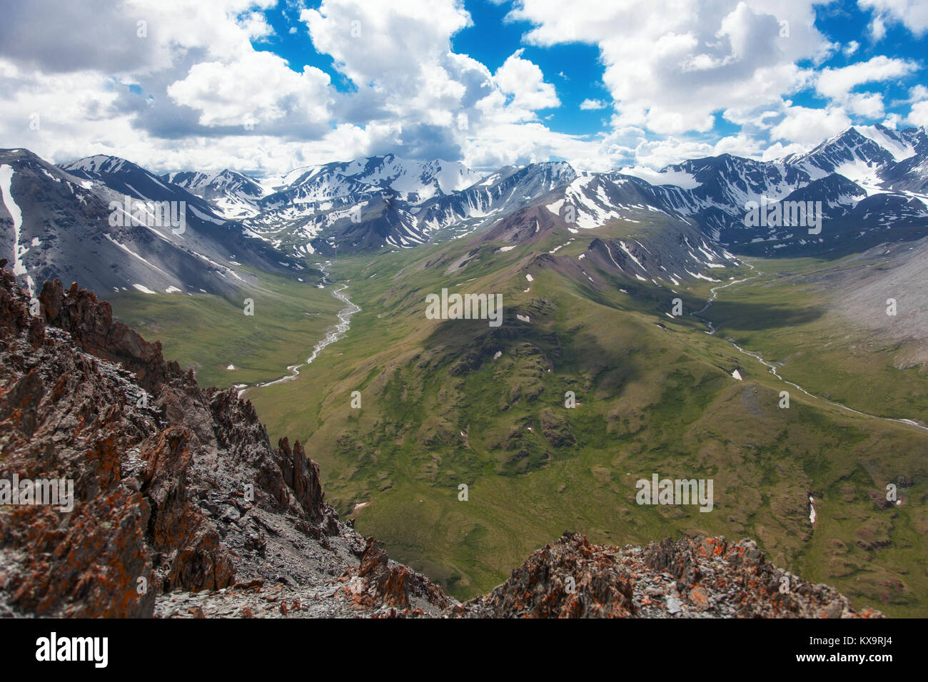 U shaped valley hi-res stock photography and images - Alamy