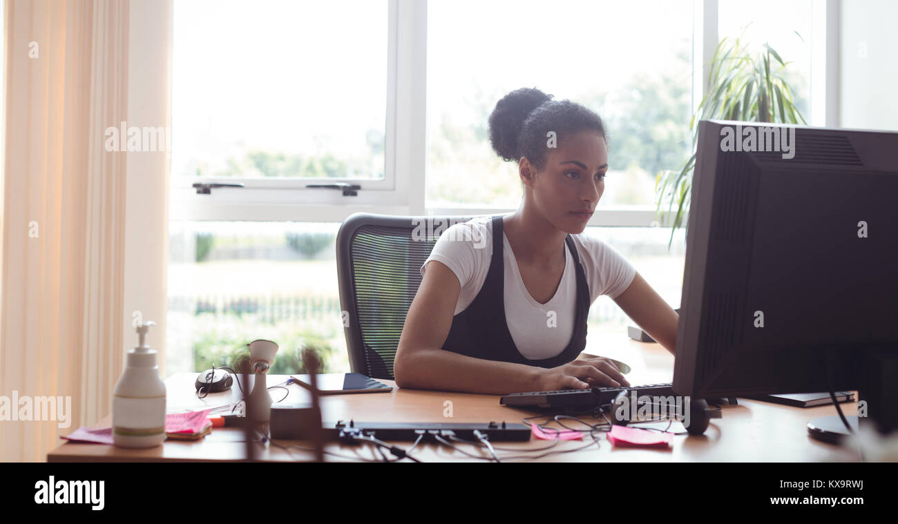 Female entrepreneur working computer hi-res stock photography and ...