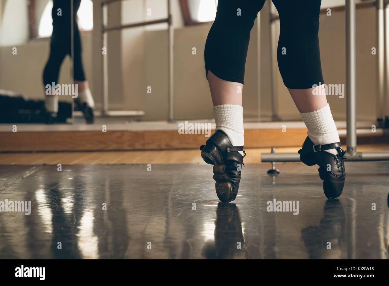 Irish dancer performing tip toe Stock Photo - Alamy