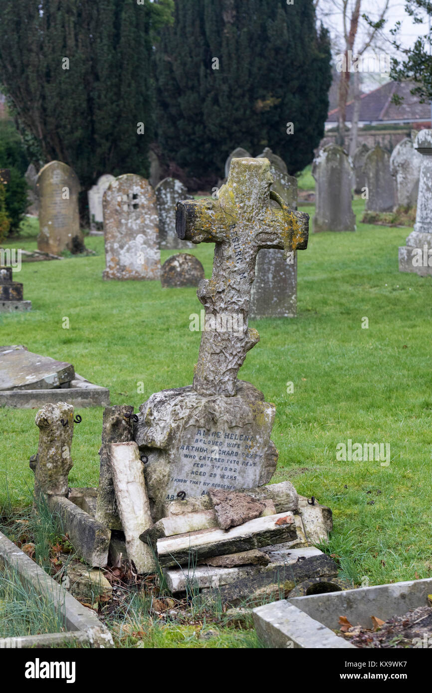 Cross headstones hi-res stock photography and images - Alamy