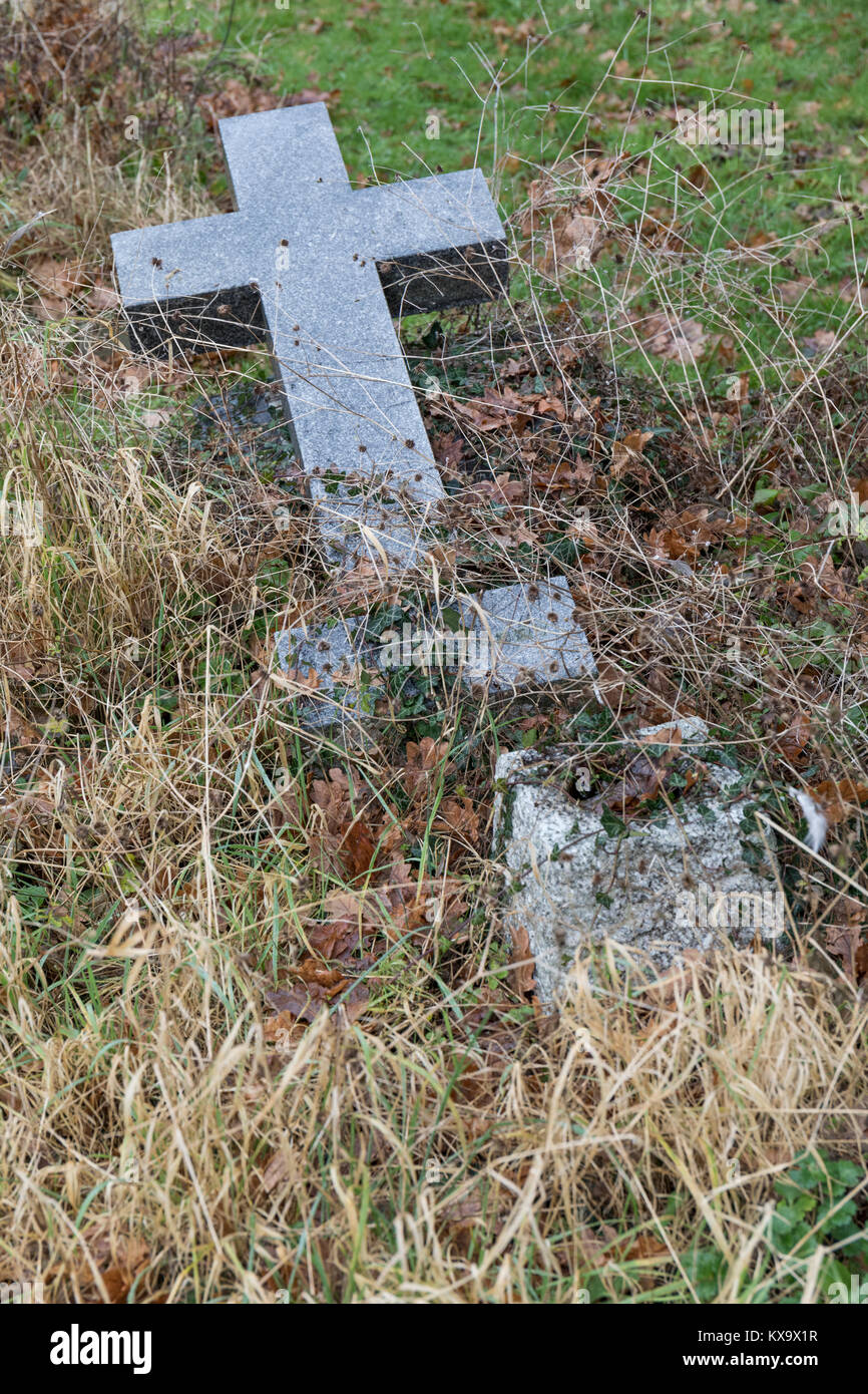 Trowbridge cemetery wiltshire hi-res stock photography and images - Alamy