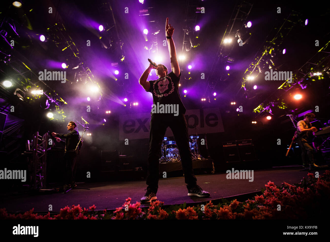 Example elliot john gleave hi-res stock photography and images - Alamy