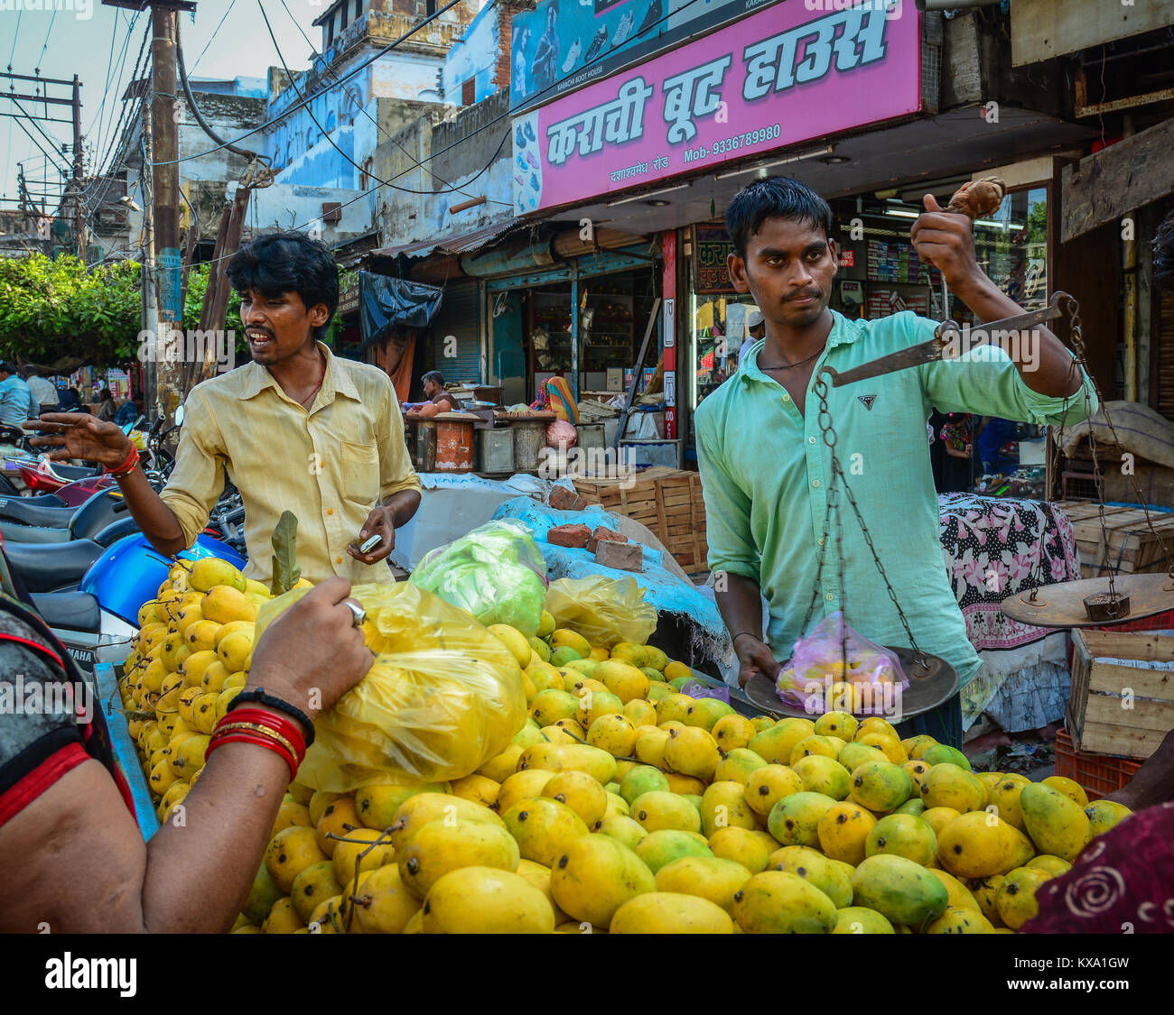 Indian man selling metal hi-res stock photography and images - Alamy