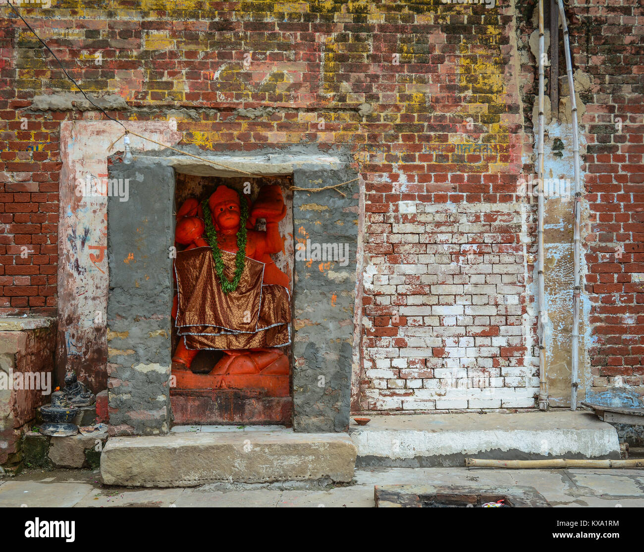 Hindu temple shrine varanasi hi-res stock photography and images - Alamy