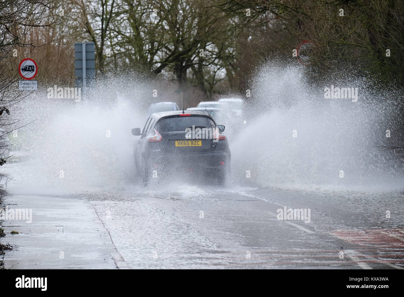 Vehicles driving through water hi-res stock photography and images - Alamy