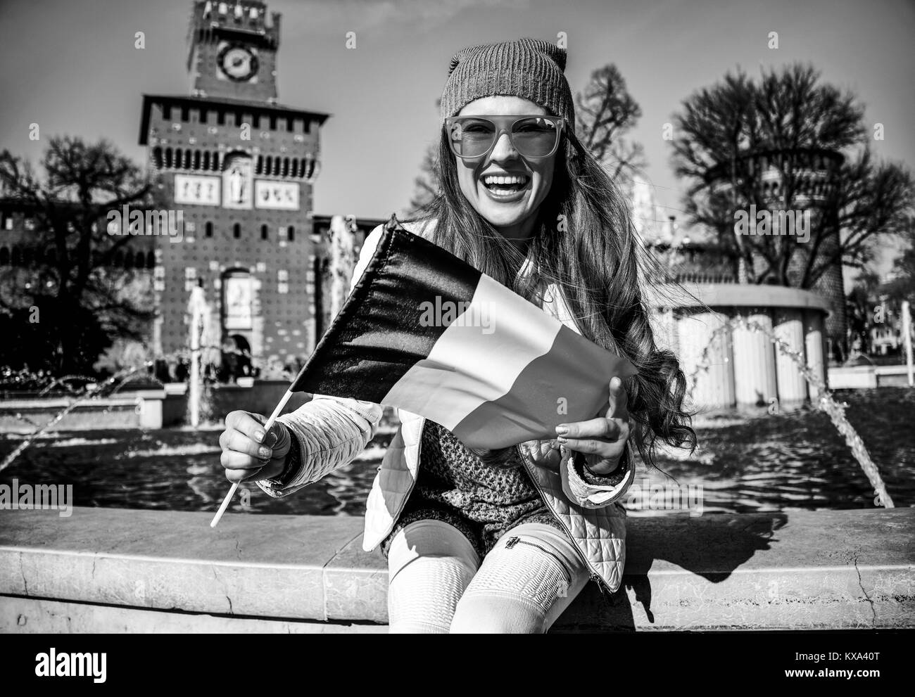 Happy tourist woman showing Black and White Stock Photos & Images - Alamy