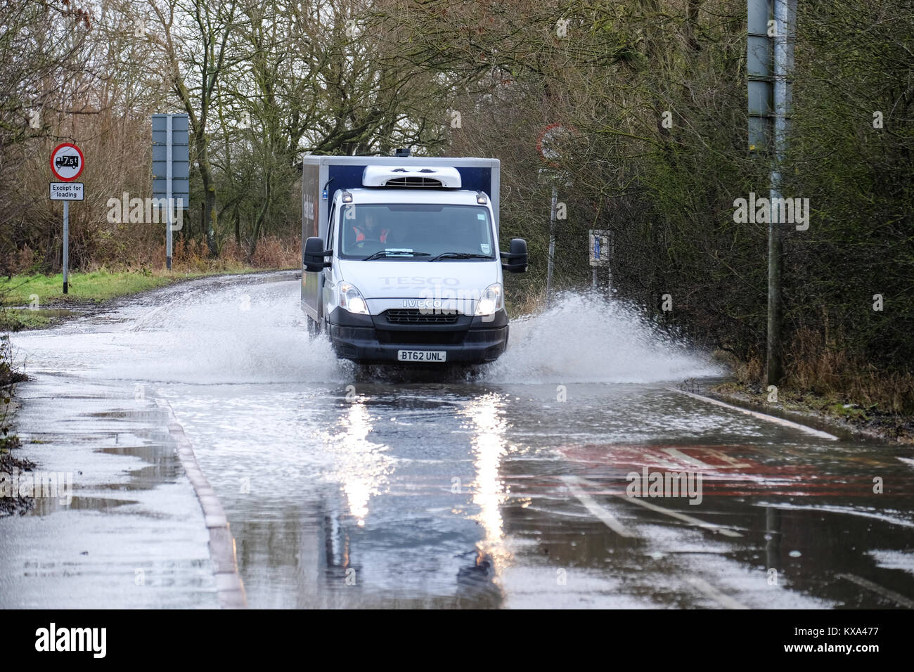 Vehicles driving through water hi-res stock photography and images - Alamy