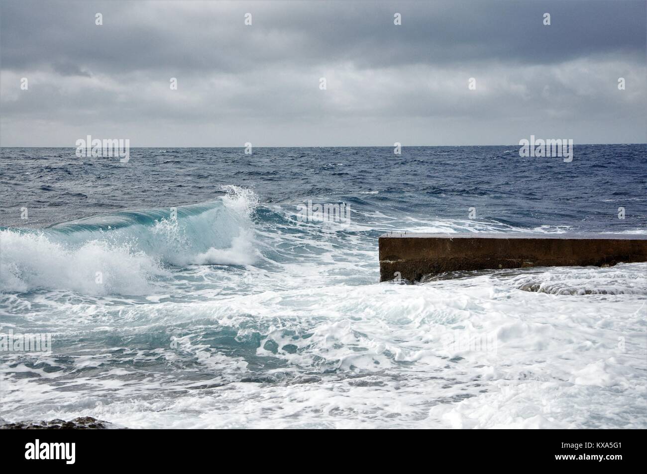 Strong wind hi-res stock photography and images - Alamy