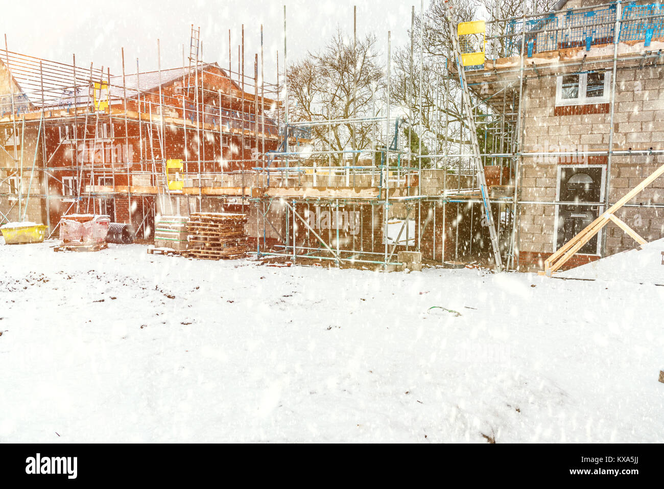 Snowing real time hi-res stock photography and images - Alamy