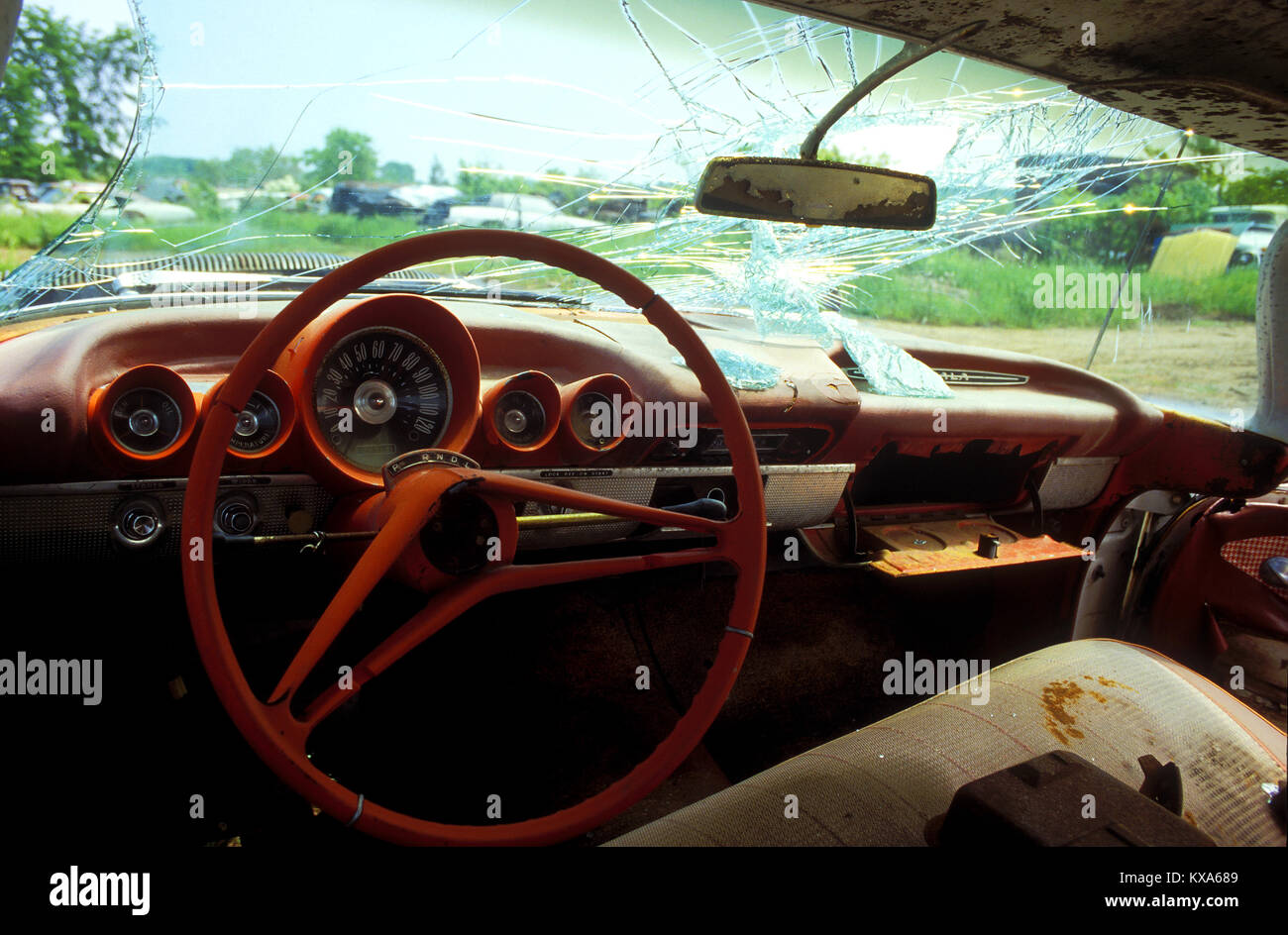 Car junkyard canada hi-res stock photography and images - Alamy