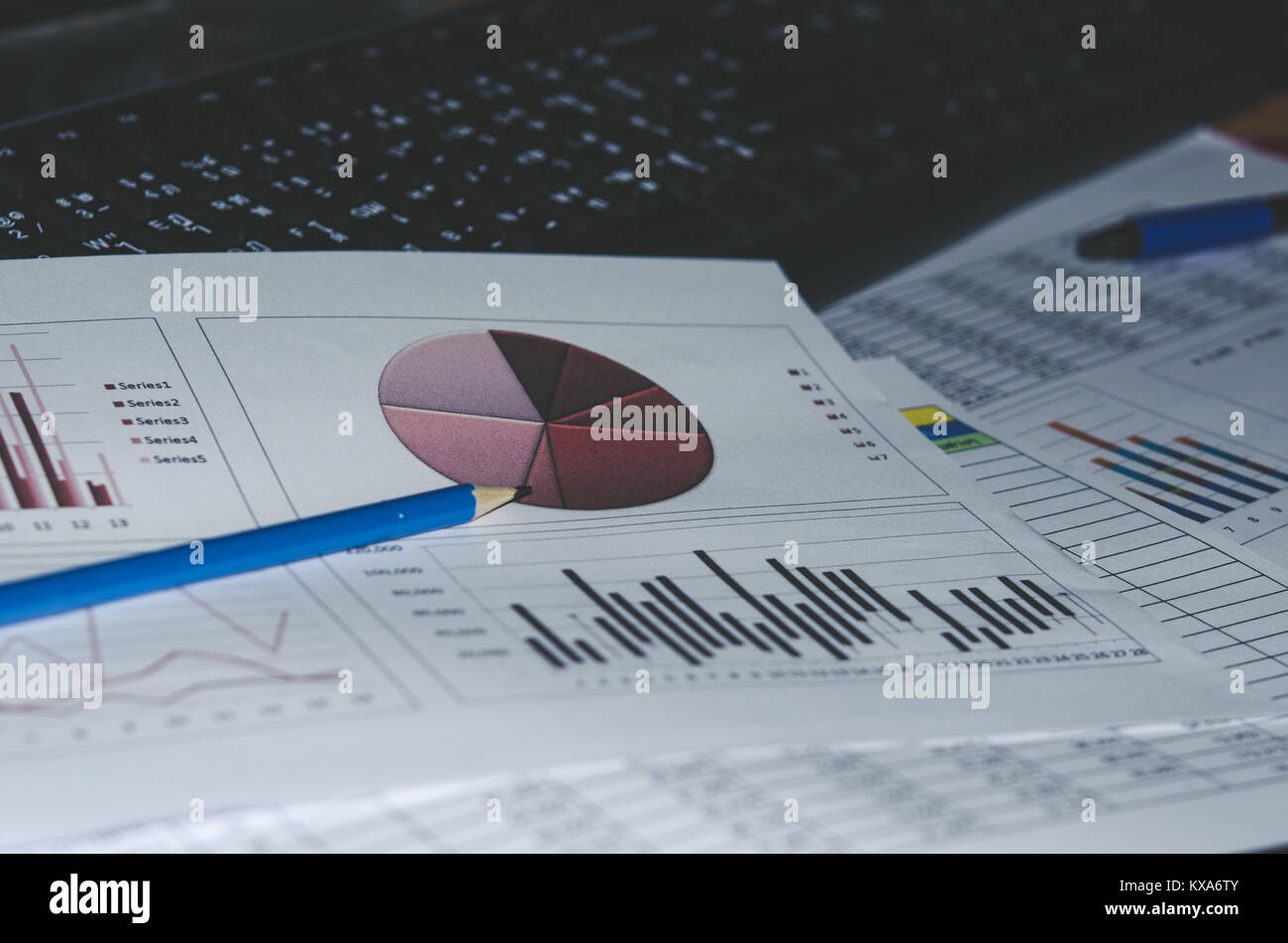 Business document Financial chart and graph Stock Photo - Alamy