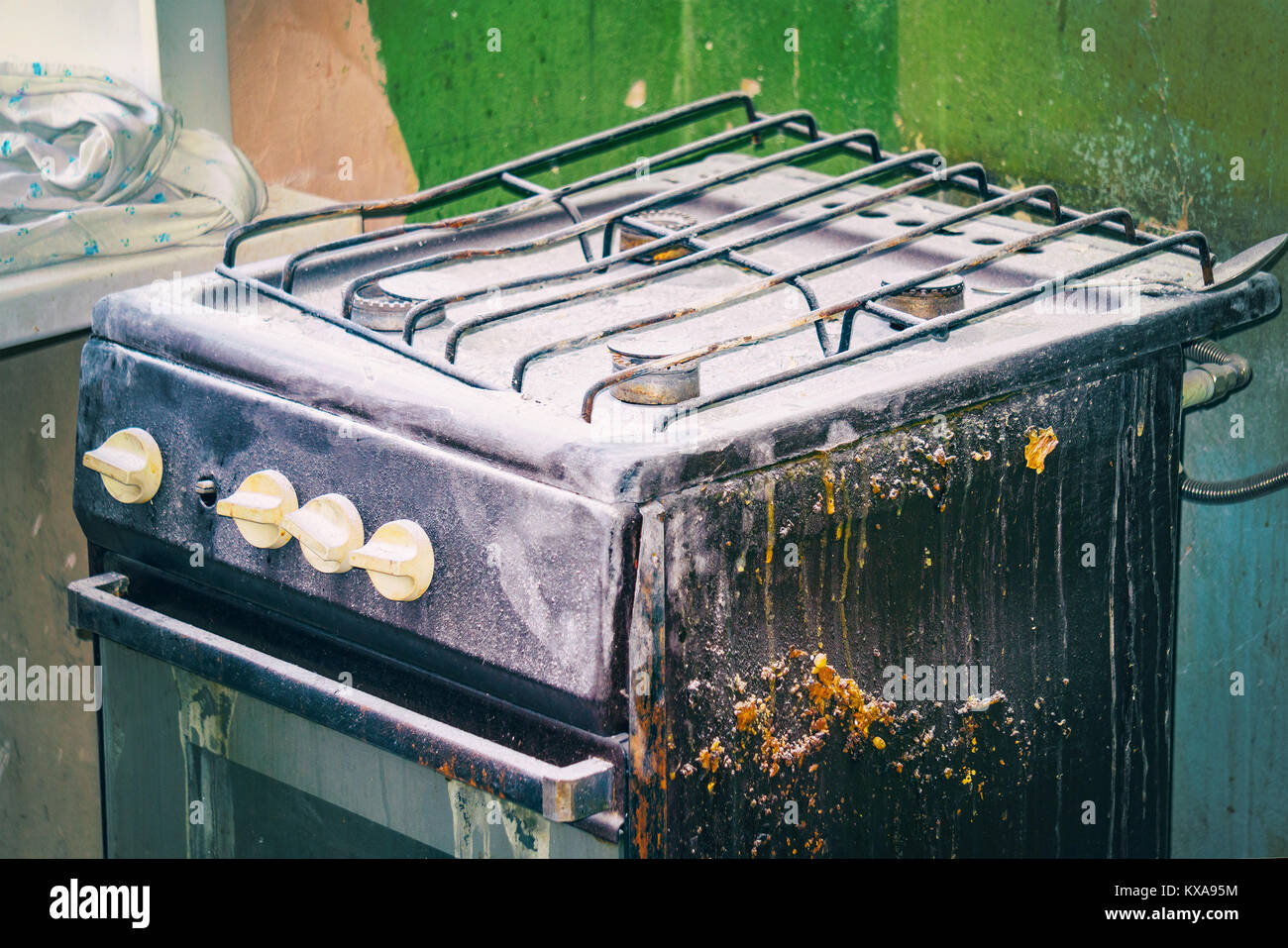 Old dirty gas stove in an abandoned state Stock Photo - Alamy