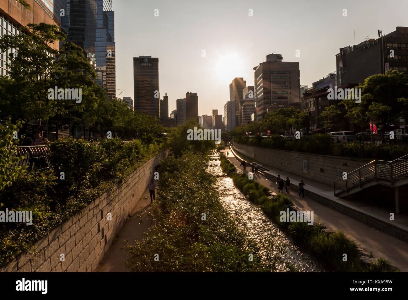 Seoul South Korea, People walking along Cheonggyecheon stream in Seoul ...