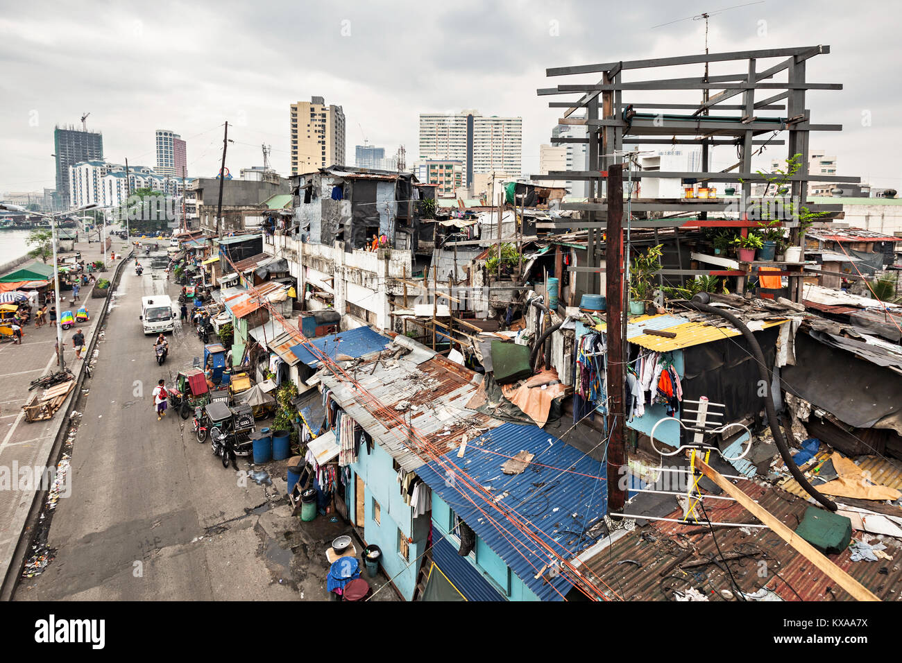 Manila slums hi-res stock photography and images - Alamy