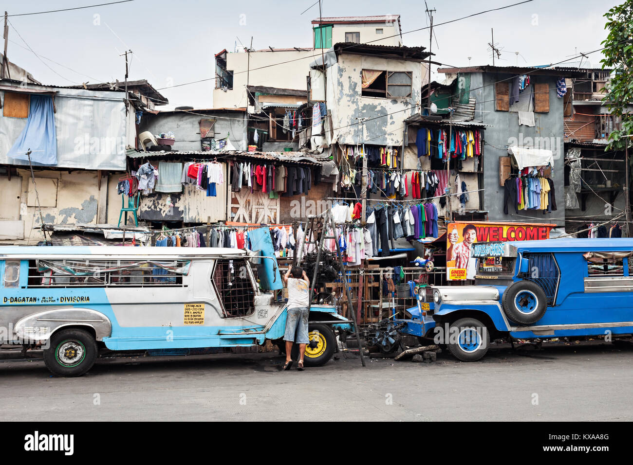 Manila slums hi-res stock photography and images - Alamy