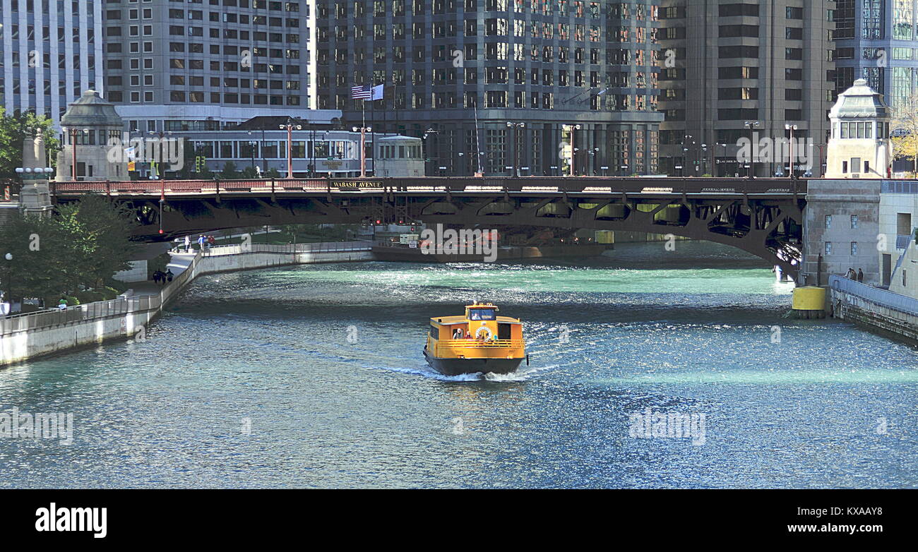 Downtown chicago sightseeing hi-res stock photography and images - Alamy