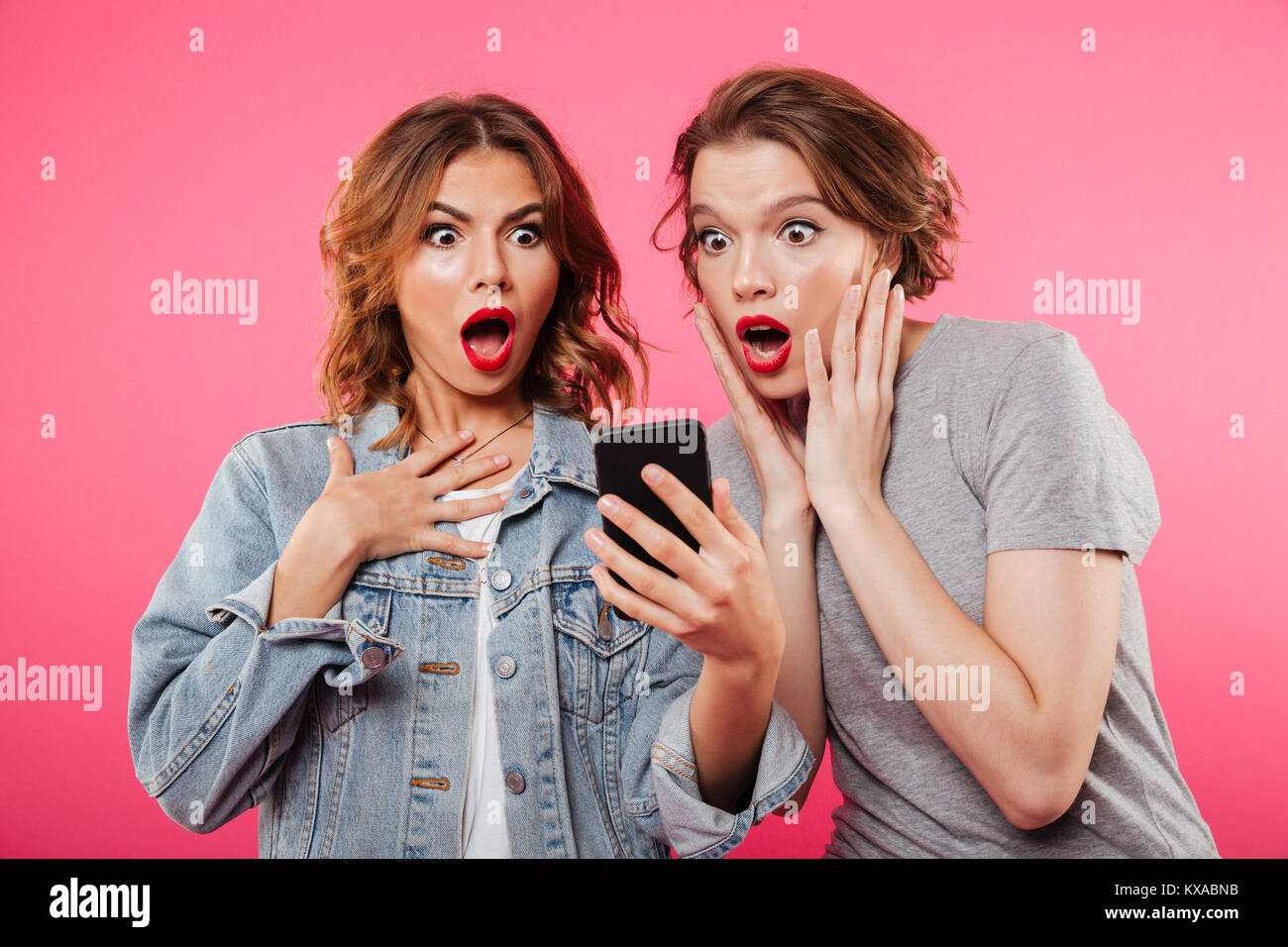 Image of two shocked ladies friends standing isolated over pink ...