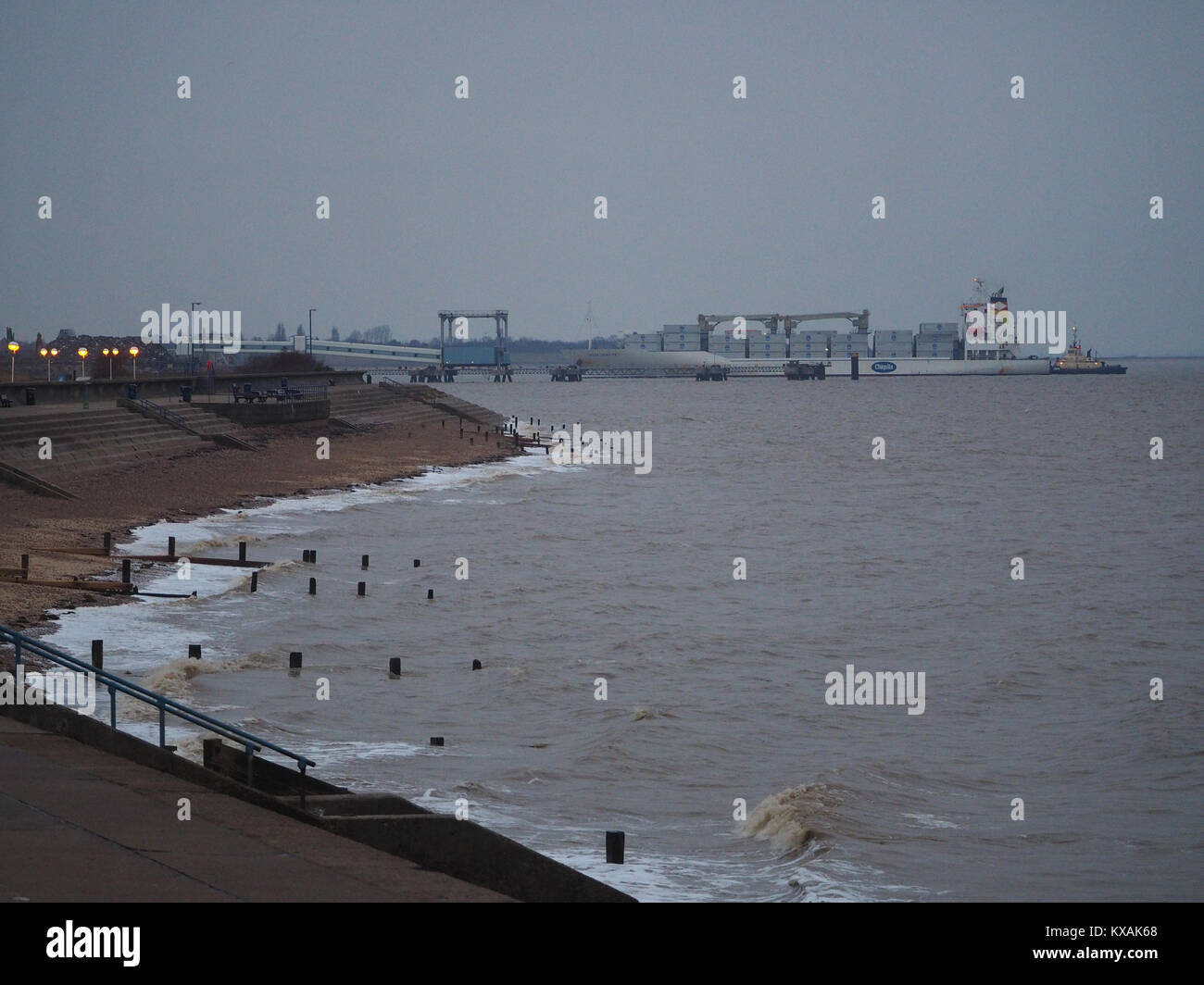 Sheerness, Kent, UK. 8th Jan, 2018. UK Weather: a cold and grey day in ...