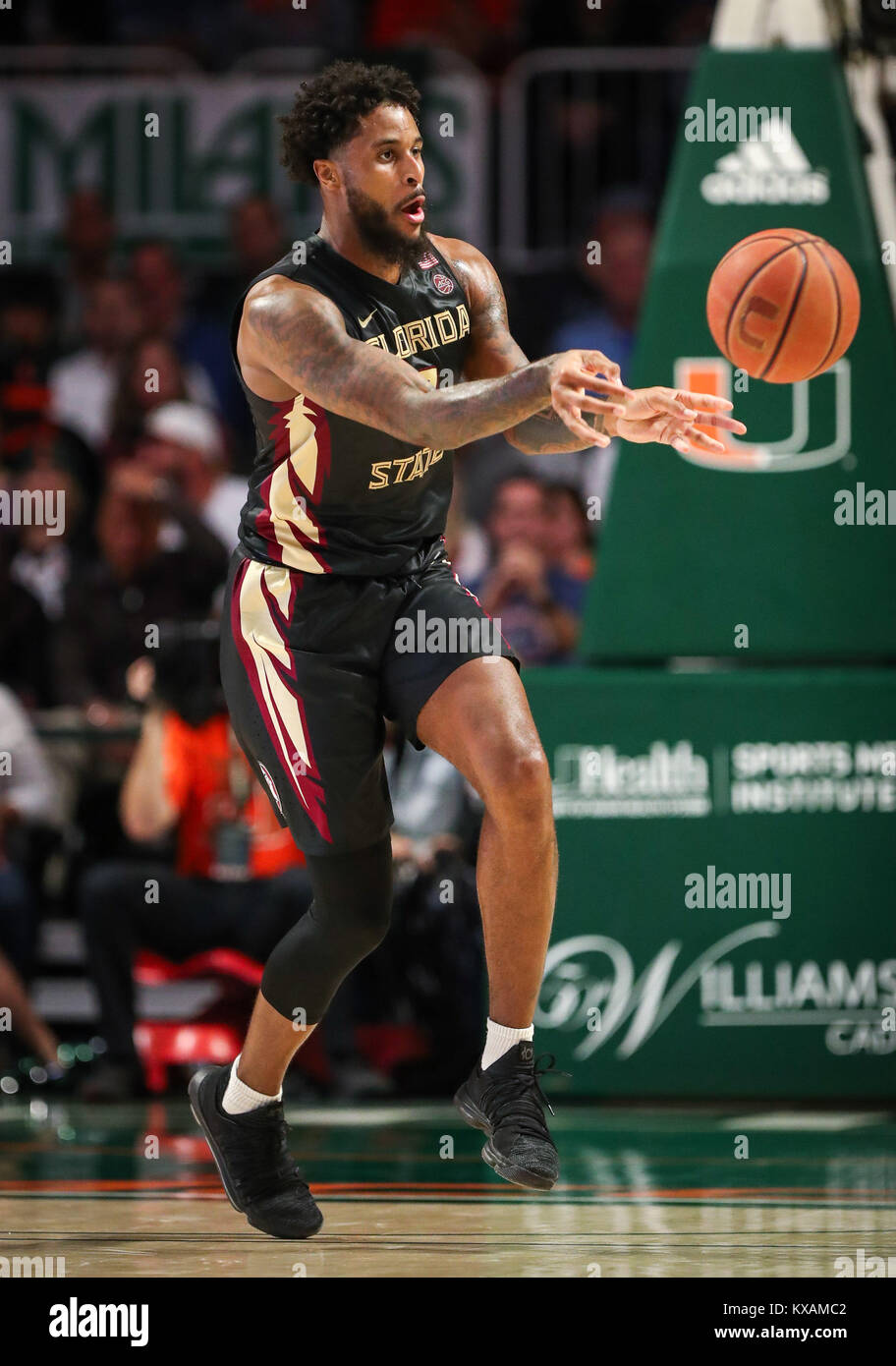 Florida state seminoles forward phil cofer 0 hi-res stock photography ...
