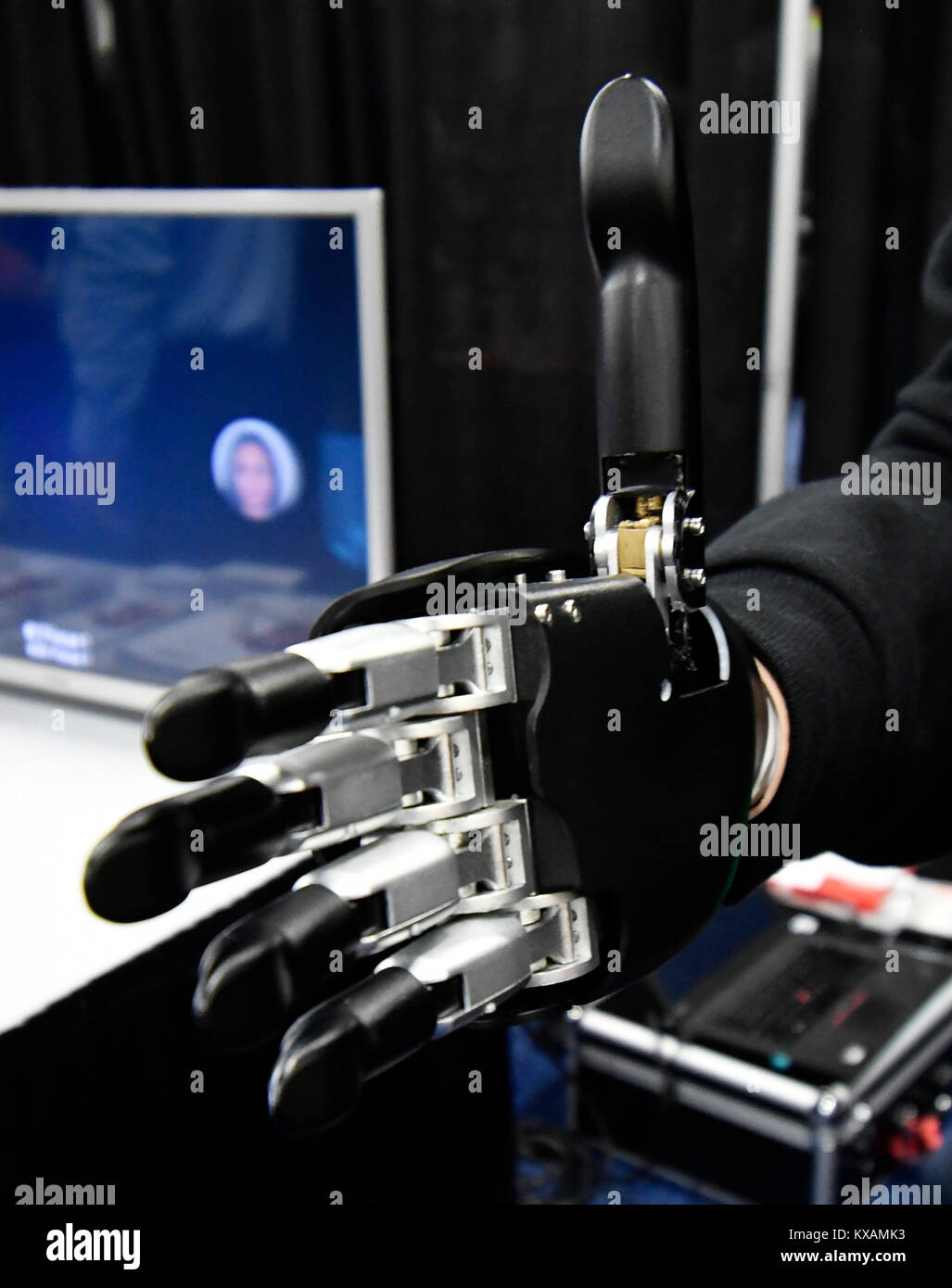 Brain controlled arm hi-res stock photography and images - Alamy