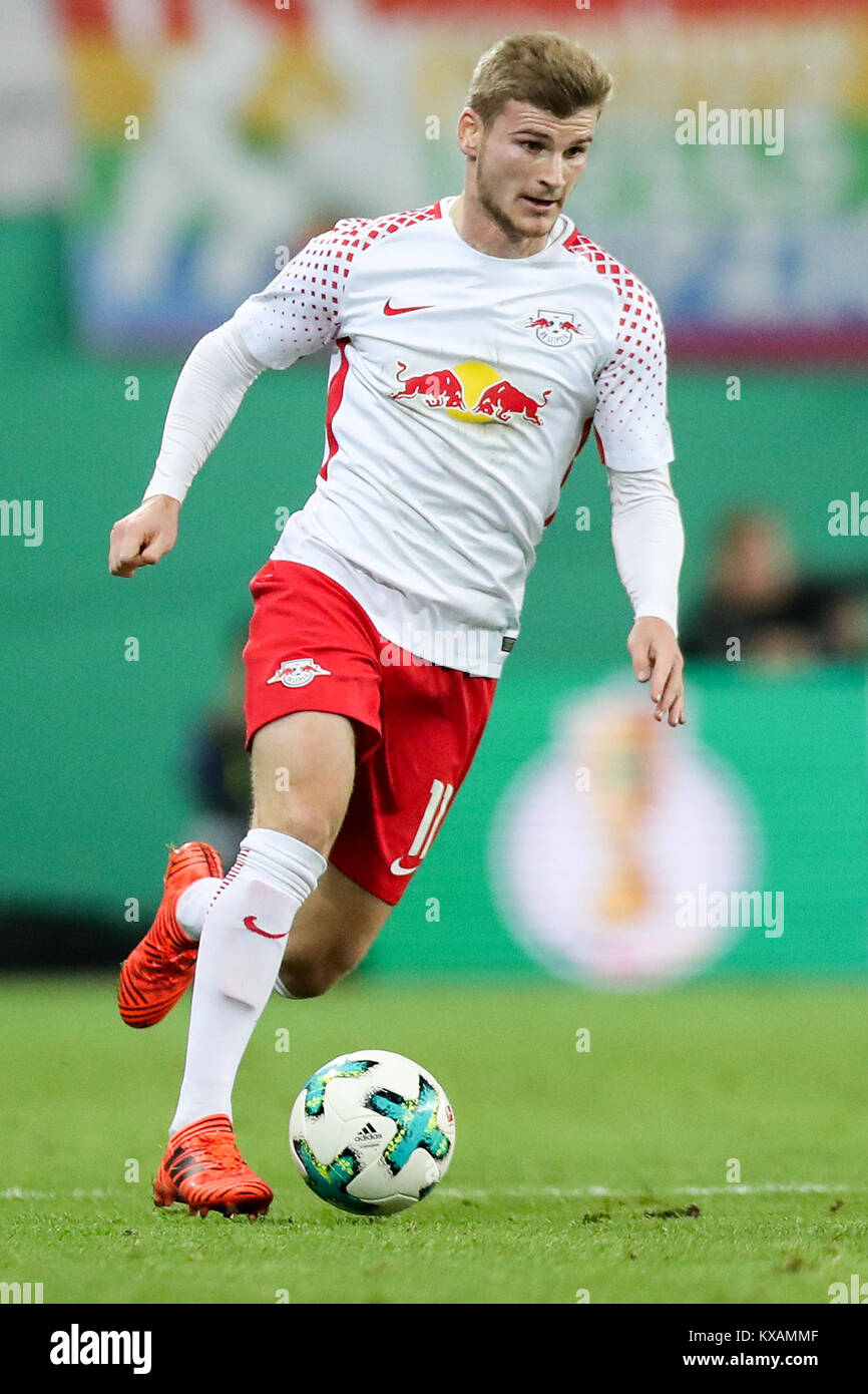 Leipzig, Germany. 25th Oct, 2017. Leipzig's player Timo Werner plays ...