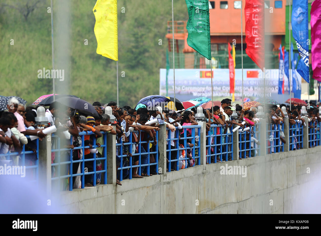 Sri Lanka. 08th Jan, 2018. Sri Lanka. 08th Jan, 2018. People waiting ...