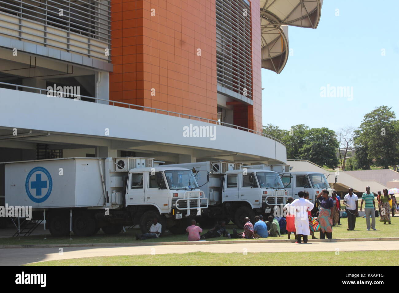 Lusaka, Zambia. 8th Jan, 2018. People wait at the Cholera Treatment ...