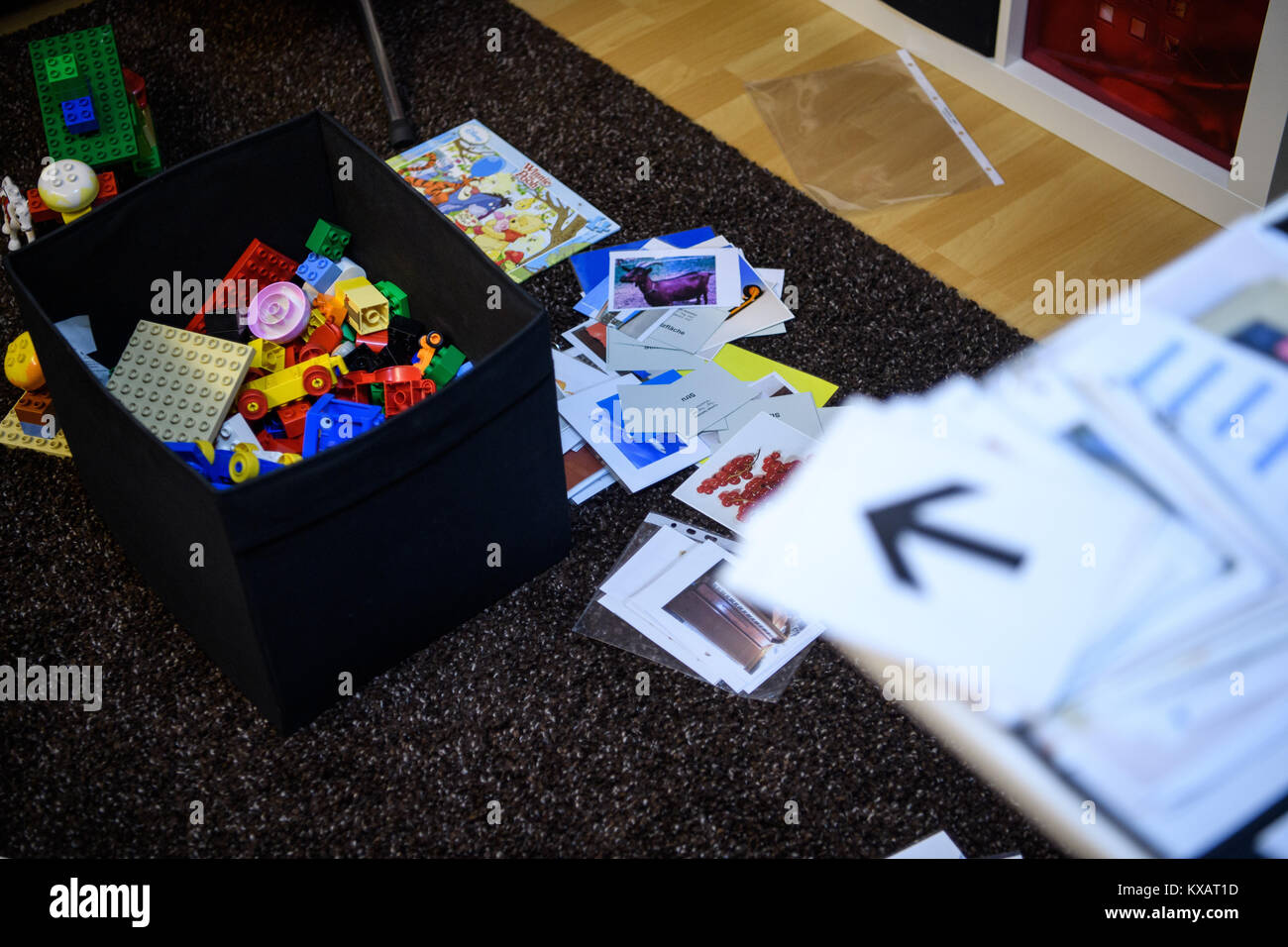 Korb, Germany. 17th Nov, 2017. Learning notes and Duplo bricks lie on ...