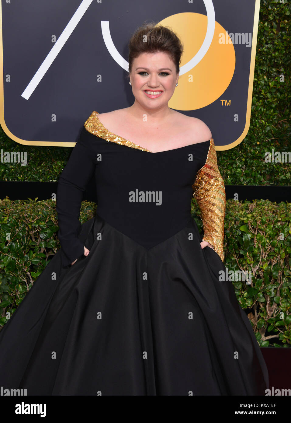 Kelly Clarkson 270 attends the 75th Annual Golden Globe Awards ceremony ...