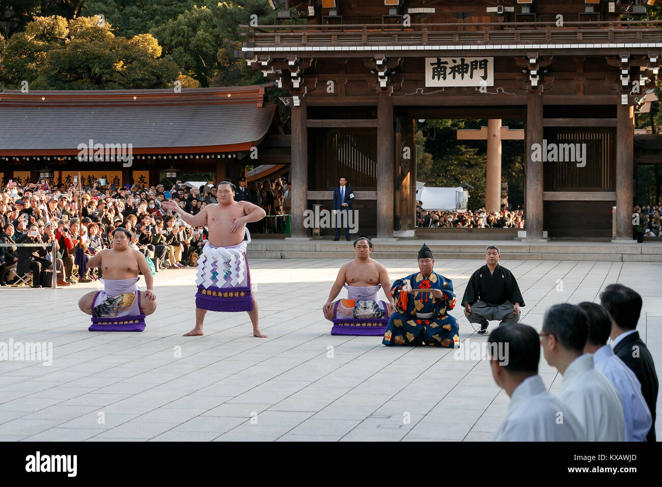 Tokyo, Japan. 9th Jan, 2018. Sumo wrestler Hakuho Sho (2nd L) performs ...